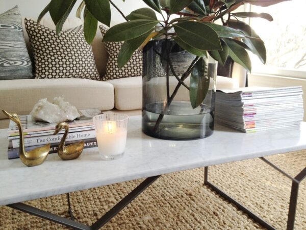 How to Arrange a Coffee Table: 6 Easy Layout Ideas