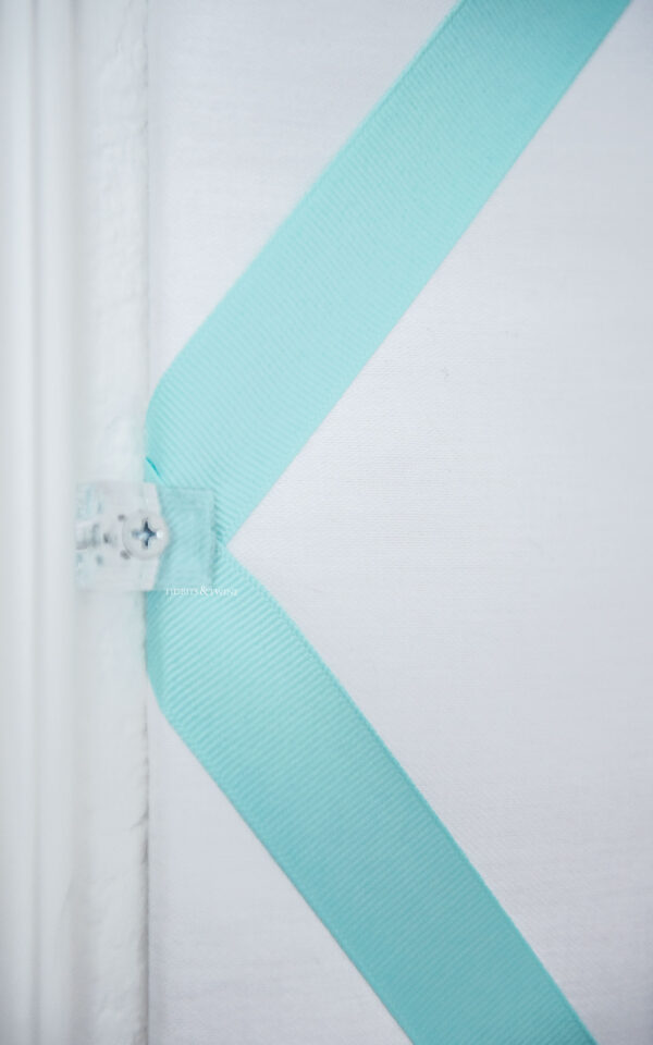DIY Ribbon Memo Board! Easy tutorial for any size bulletin board.