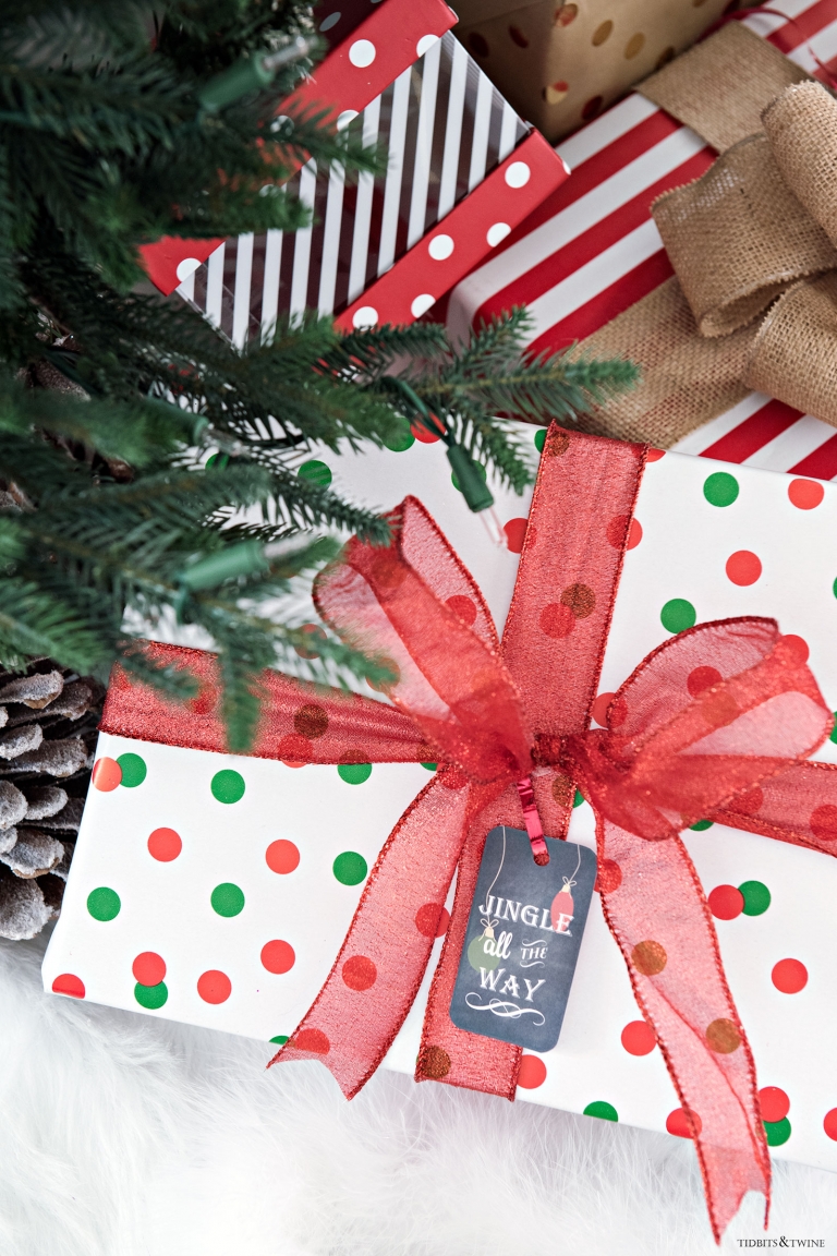 Christmas Gift Guide with Everything You'll Want - Tidbits&Twine