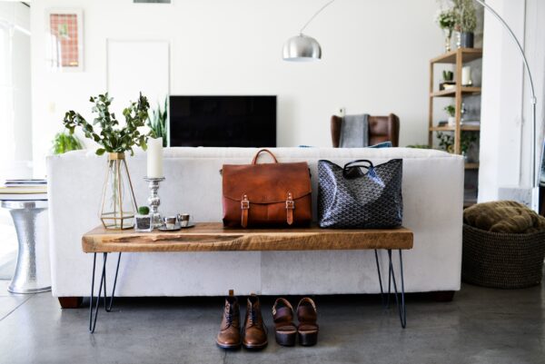 Here's How to Decorate Behind a Couch! 10 Ideas to Inspire