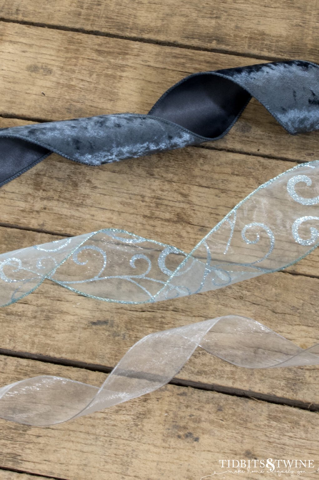 How To Add Ribbon Loops To A Christmas Tree - Full Decorating Tutorial