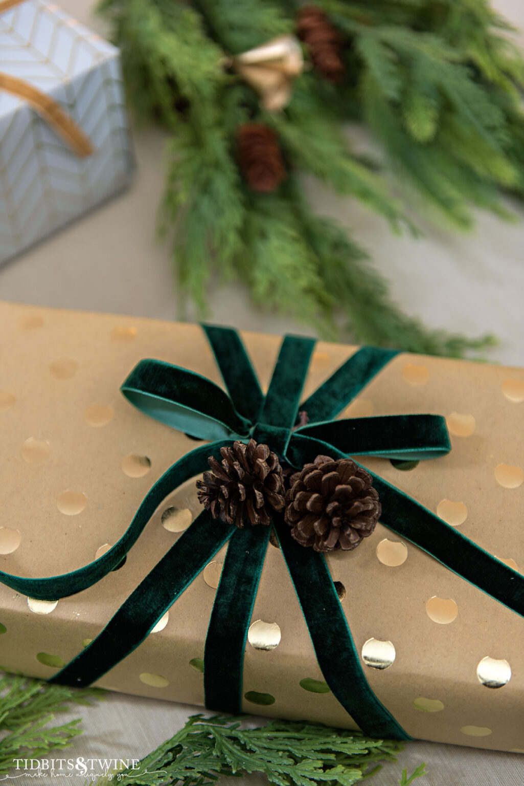 Easy & Elegant Christmas Wrapping Ideas - Tidbits&Twine