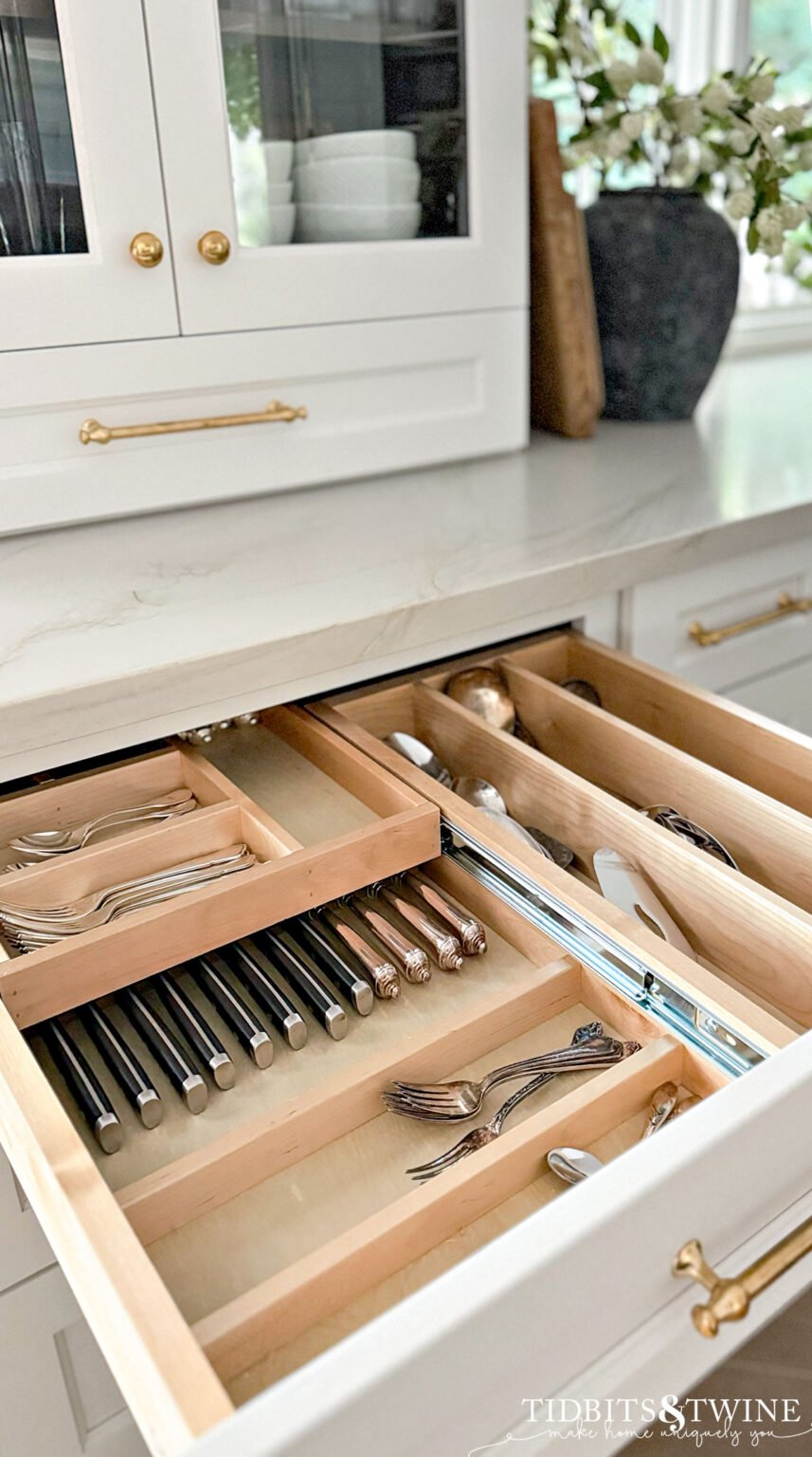 10 Clever Kitchen Cabinet Storage ideas - Tidbits&Twine