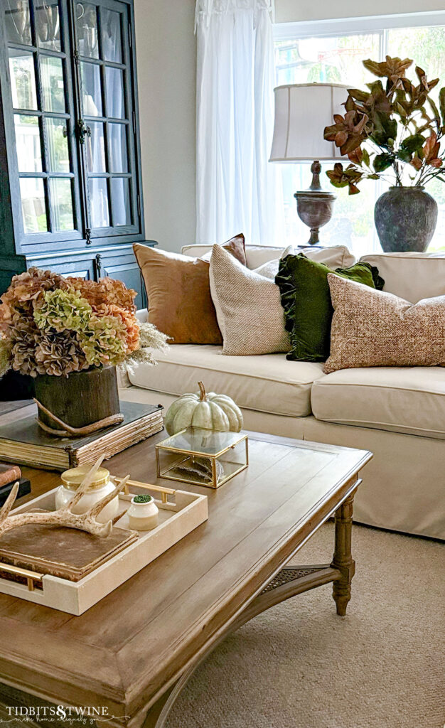 Fall Family room Tour - Green & Brown - Tidbits&Twine